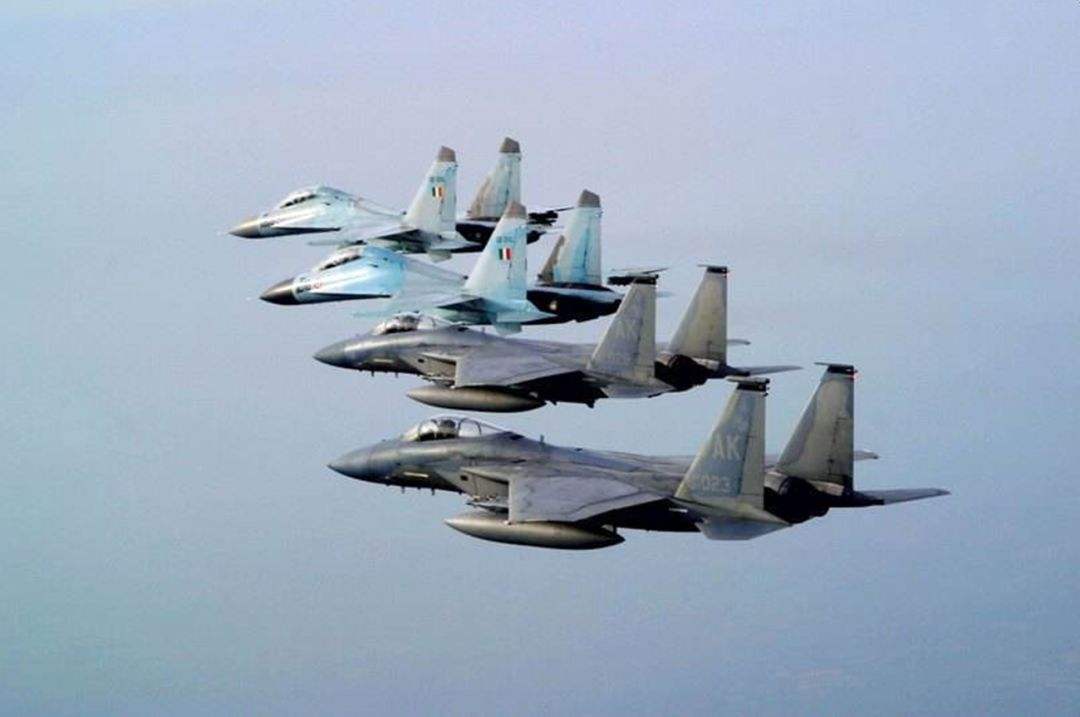 四比二！凭借俄罗斯飞行员的勇气苏27终于实现了对美国F15的完胜