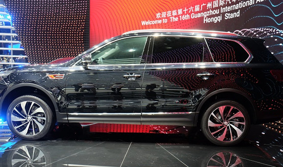 红旗首款7座SUV正式到店，配3.0T+8AT，一点不逊途观L！