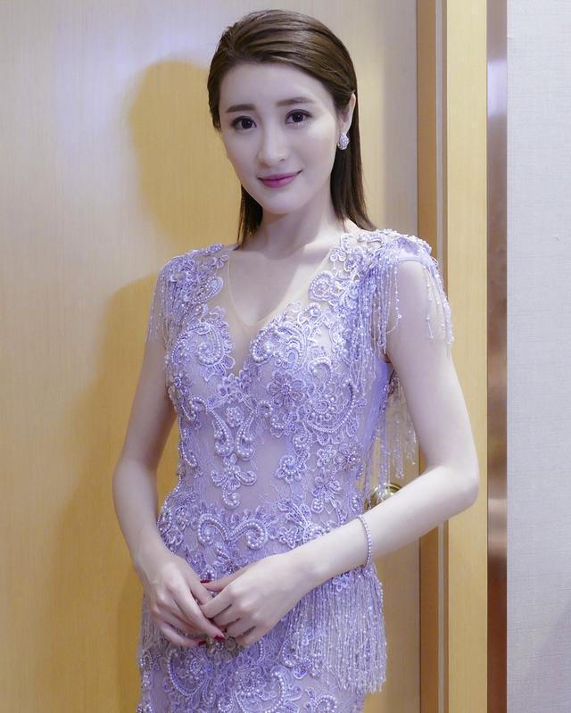 31岁林峰堂妹林夏薇息影一年后复出拍戏，TVB7年私生活更具话题|林夏薇|林峰|堂妹_新浪新闻