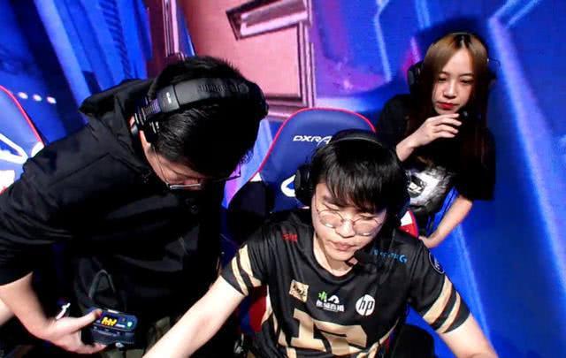 LPL妖风小姐姐火了后，LEC女裁判也出名了：天生的COS！