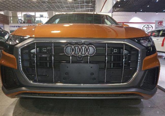 19款奥迪Q8国内到店，内饰三块屏+8AT，炫酷尾灯比X6帅气！