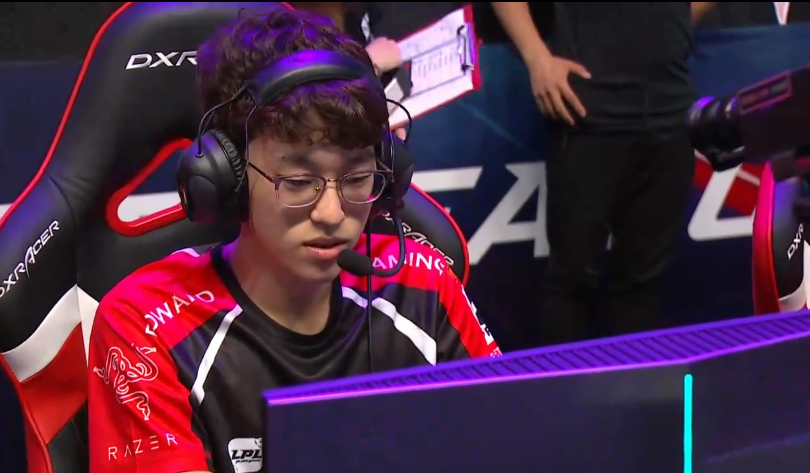 Haro输给EDG表情落寞，解说小伞解释其无法发挥的原因