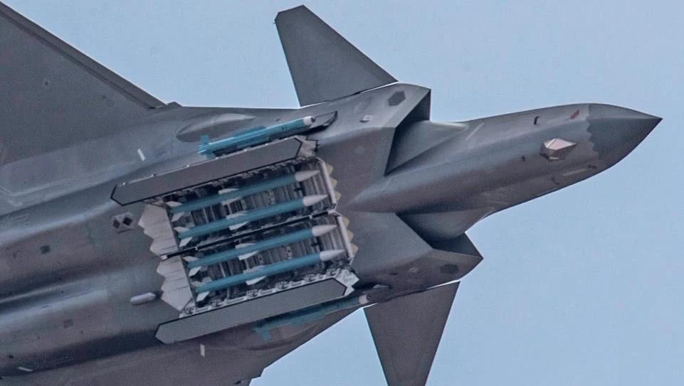 美军研发射程200公里AIM-260空空导弹“撑腰”，可反制中俄战机|空空导弹|霹雳|射程_新浪新闻