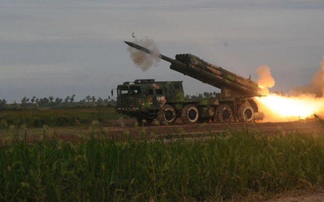 PHL03式300毫米火箭炮由于射程远、精度高、威力大|火箭炮|火箭弹|射程_新浪新闻