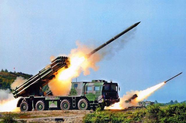 PHL03式300毫米火箭炮由于射程远、精度高、威力大|火箭炮|火箭弹|射程_新浪新闻