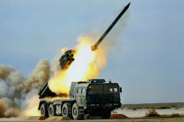 PHL03式300毫米火箭炮由于射程远、精度高、威力大|火箭炮|火箭弹|射程_新浪新闻