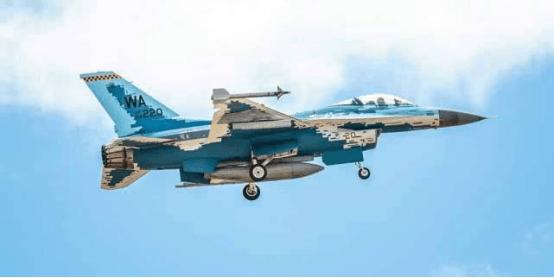 美用三代机模拟苏57，却用F35模拟歼31，孰优孰劣一目了然