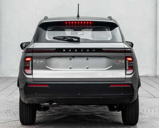 宝骏全新小型SUV RS-3实车首度曝光，用最新钻石车标
