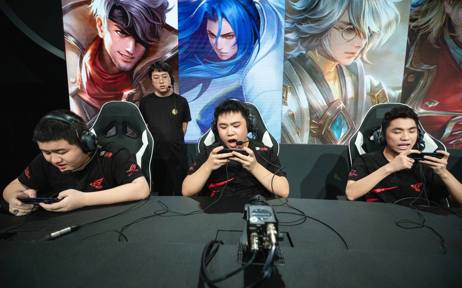 世冠赛零封eStarPro，RW侠怎么做到的？_新浪新闻