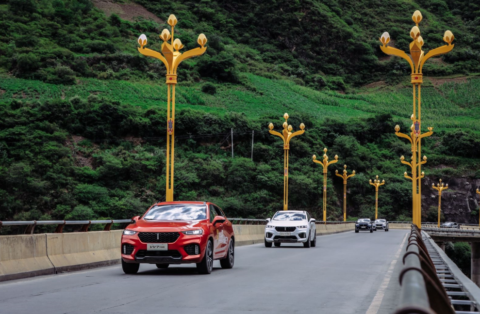 “WEY式调研”进军G318国道，优异表现征服奔驰车主！