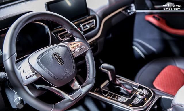 售价6.98-9.98万元 一汽奔腾T33正式上市