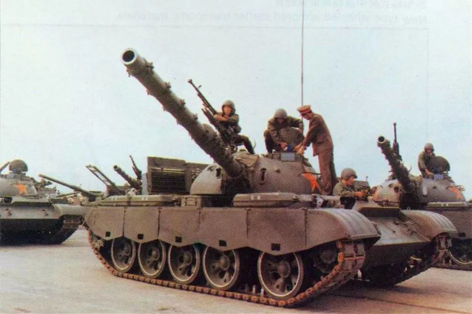 99A的125滑膛炮威力巨大，15式轻坦为啥不用？却装105线膛炮？|炮弹_新浪新闻