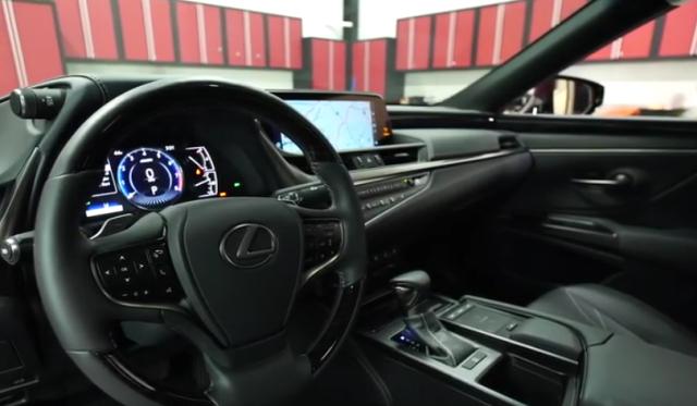 雷克萨斯也要简配吗，ES200从6AT换到CVT，还有人追捧吗？