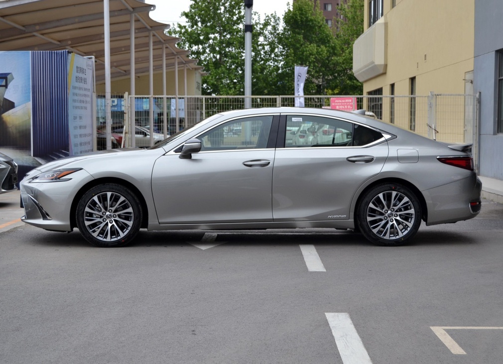 40万让你买车，奥迪A6L和雷克萨斯ES300，你买谁？-新浪汽车