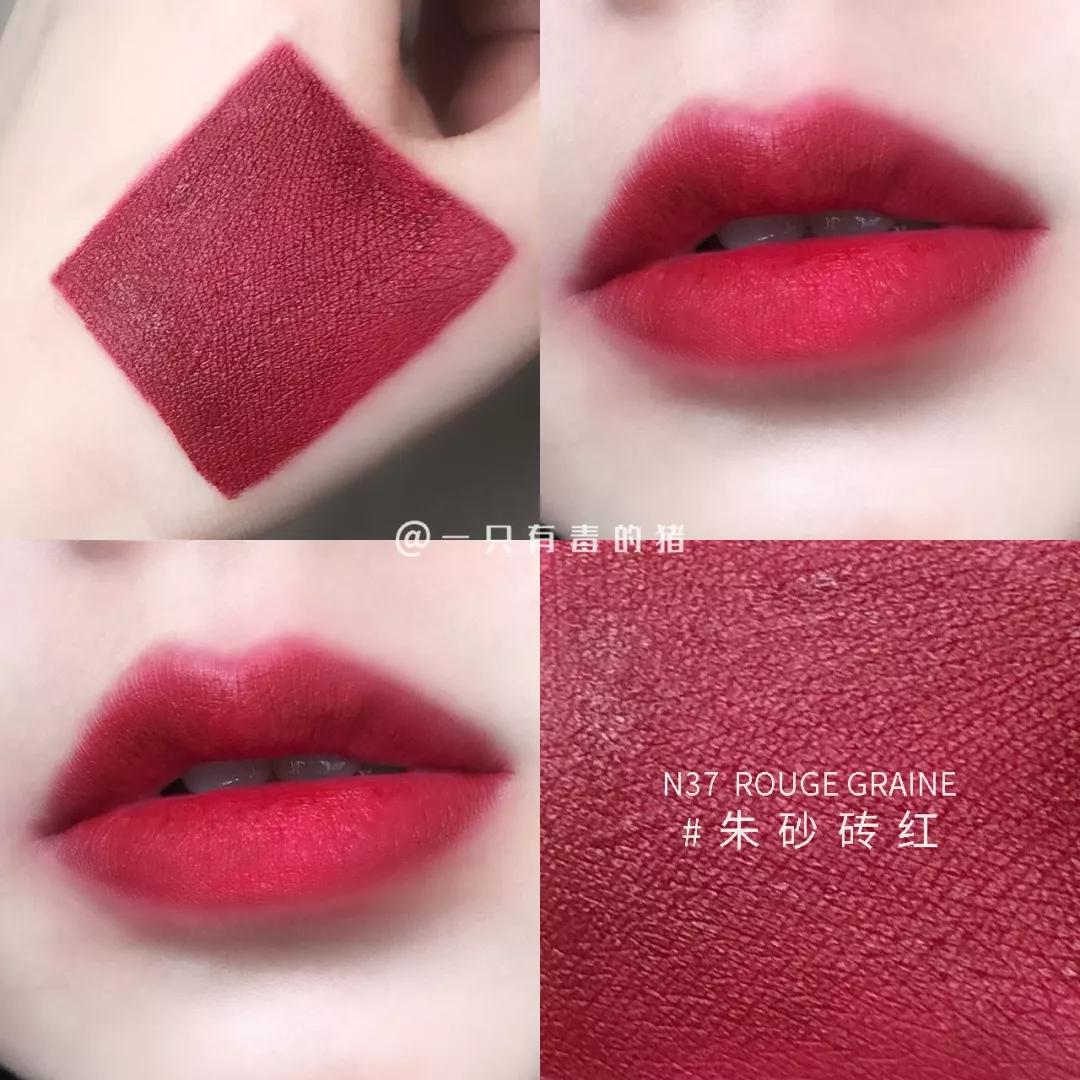 黑色口红也能涂这么好看！除了她还有谁