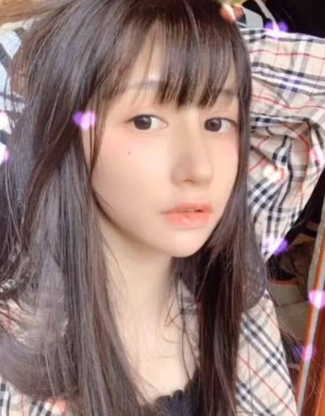 蔡萝莉晒新自拍,早期照片又被网友翻出来,颜值很真实 二次元 蔡萝莉 自拍照 新浪新闻