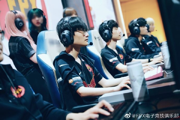 S9世界赛新纪录：首进世界赛的FPX创造最大经济差纪录