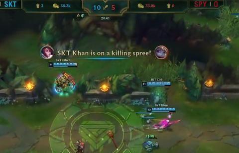 S9八强赛：Khan疯狂走位刀尖起舞 波比沦为偷钱工具SKT再下一城|泰坦|波比|卡莎_新浪新闻