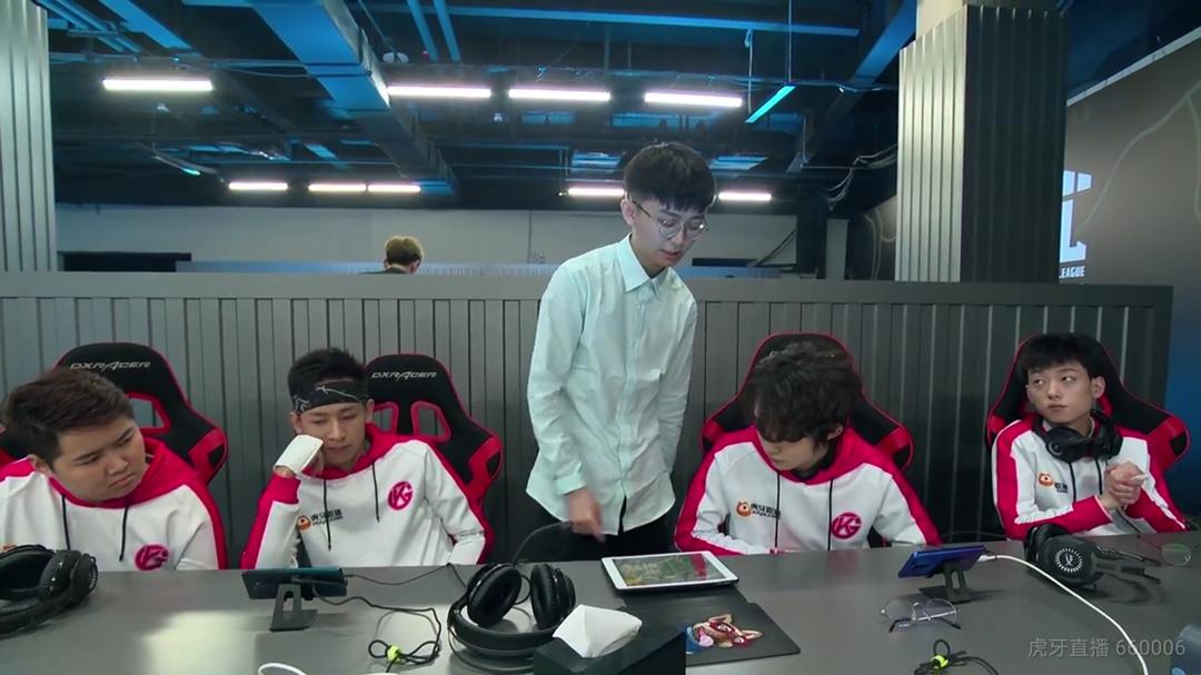 和平精英PEL，4AM、ELG吃鸡上瘾？毕竟是吃鸡大户签约队伍|虎牙|吃鸡|比赛_新浪新闻