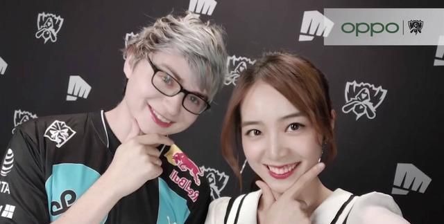 LEC美女主持人Sjokz晒出与Doinb合照，却被余霜成功抢镜|余霜|主持人|小姐姐_新浪新闻