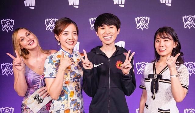 LEC美女主持人Sjokz晒出与Doinb合照，却被余霜成功抢镜|余霜|主持人|小姐姐_新浪新闻