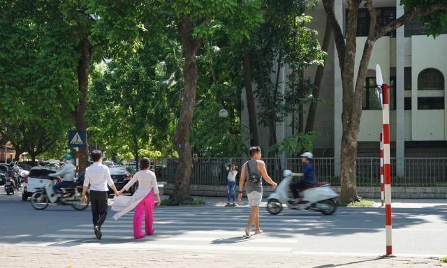 这个邻国的 奇葩”风俗,男人喜欢绿帽,新娘初夜需给前任越南绿帽新娘新浪新闻
