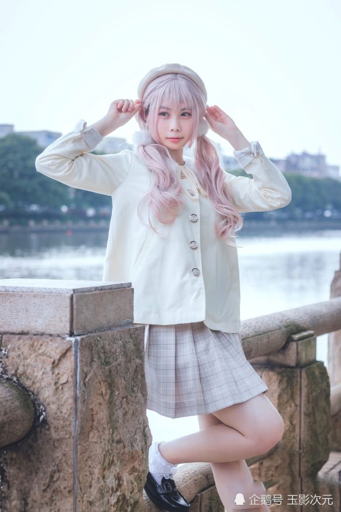 Jk制服美少女:双马尾萝莉