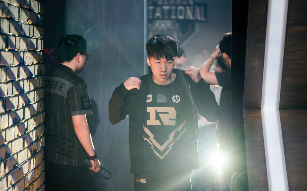 用反向昵称致敬369，卡萨助黄金左手跻身韩服前三，RNG上当了？