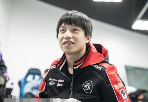 圈内人爆料Hope成为EDG首发AD，iboy转会VG|EDG战队|圈内人|战队_新浪新闻