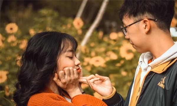 男生暗恋女生的表现,怎样知道自己被暗恋了 暗恋 女生 懒腰 新浪新闻