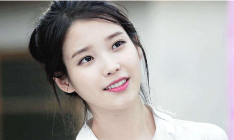 IU是哪个公司的艺人 创作才女IU15岁出道曾被拒20次|李知恩|才女|艺人_新浪新闻