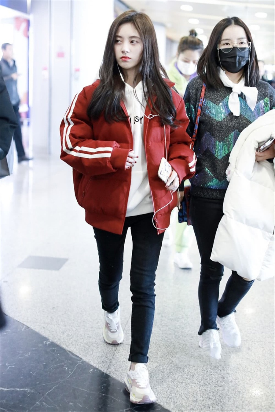 身高不够，搭配来凑！瞧瞧159cm鞠婧祎的“穿搭”，每一套都显高|鞠婧祎|毛绒|小个子_新浪新闻