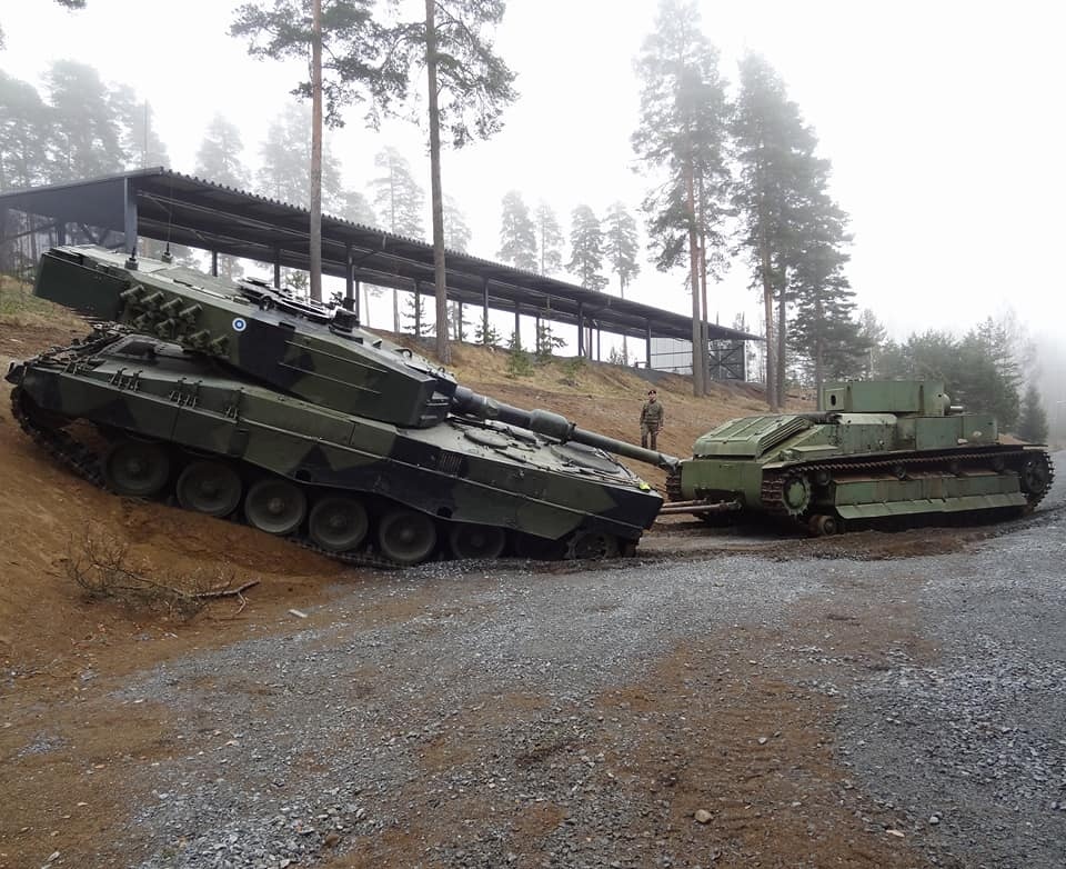 T-28牵引豹2A4？|坦克|赫尔辛基|装甲兵_新浪新闻