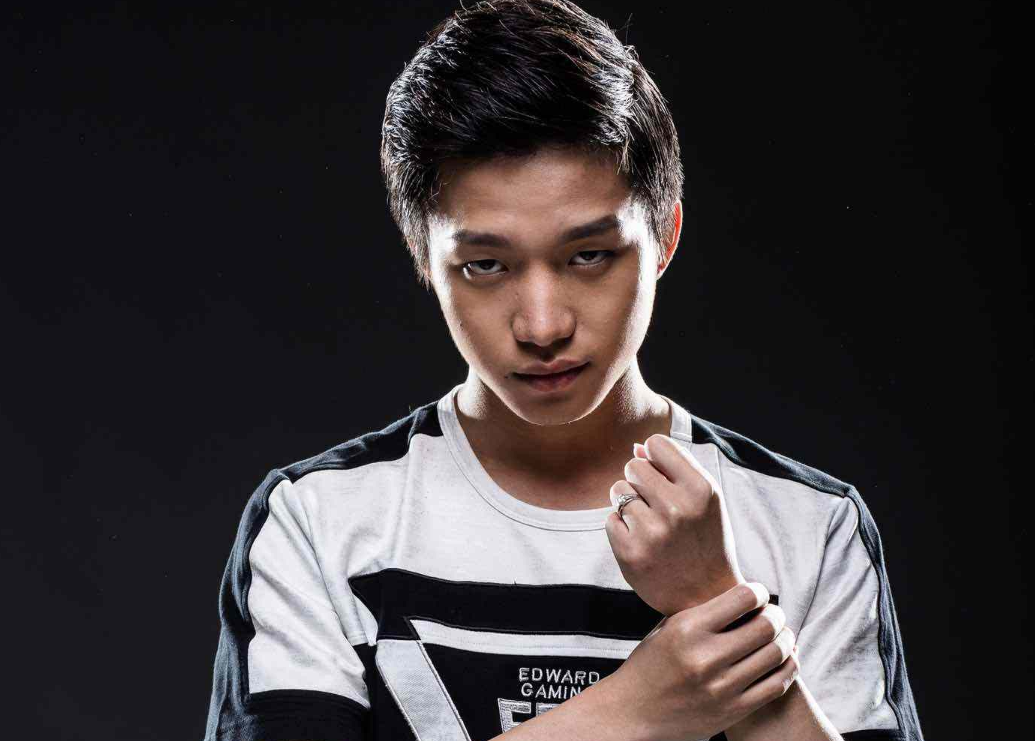 虎牙KPL直播间被LOL玩家所占领？满屏幕刷“偷”字，GK无辜躺枪|LOL|战队|王者荣耀_新浪新闻