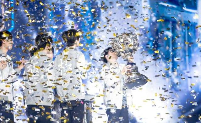 LOL: IG成员ID由来：Rookie因谦虚改的，宝蓝则是专门为他而改|战队|名字|情侣_新浪新闻