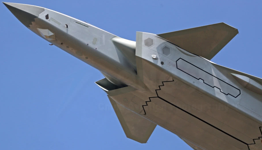 歼20高清细节照曝超强工艺水平，与F22不相上下但不如F35|蒙皮|工艺|战斗机_新浪新闻