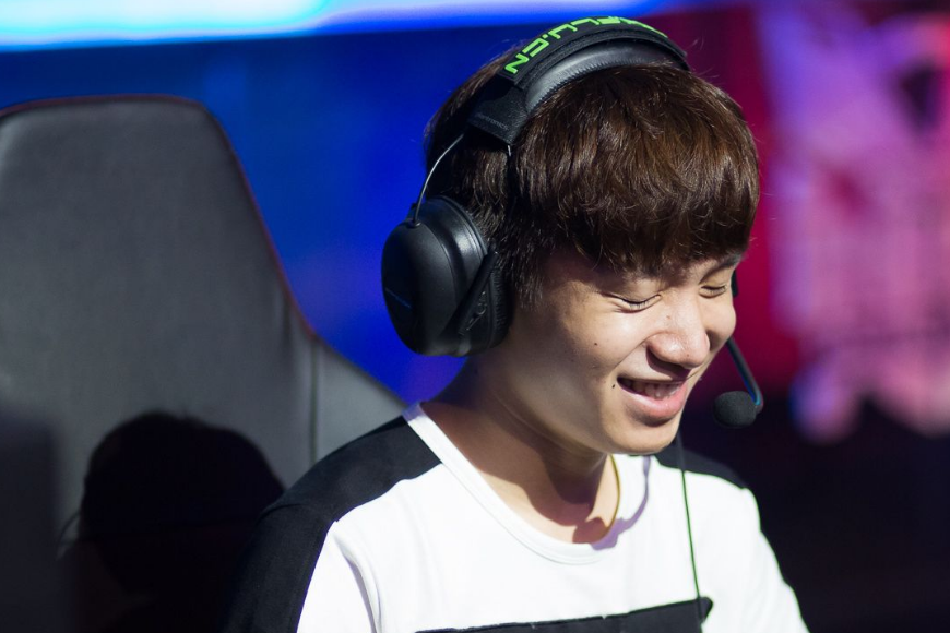 虎牙KPL直播间被LOL玩家所占领？满屏幕刷“偷”字，GK无辜躺枪|LOL|战队|王者荣耀_新浪新闻