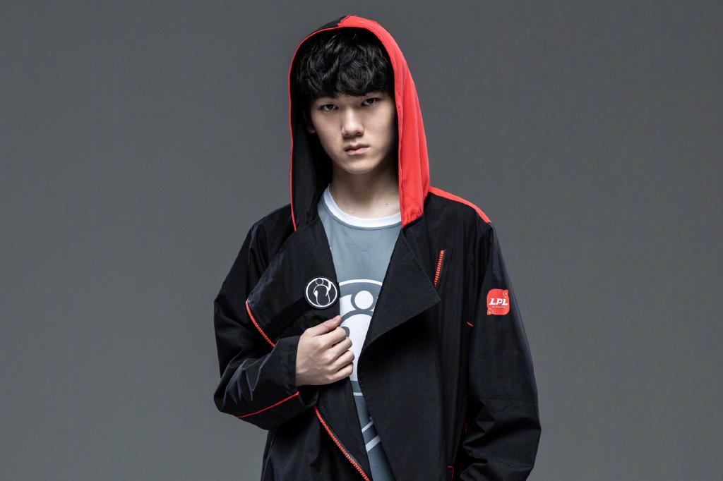 S8全球总决赛IG出征服定妆照，Jackeylove颜值担当！|定妆|总决赛|帅哥_新浪新闻