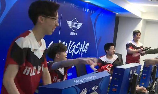 LOL SNAKE战队输给网吧队，大BOSS的回复亮了|战队|网吧|老板_新浪新闻