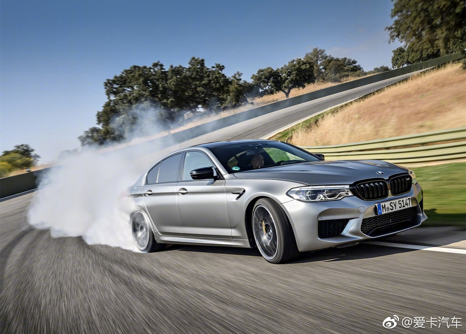 宝马 M5 Competition (2019)搭载4.4T V8发动机