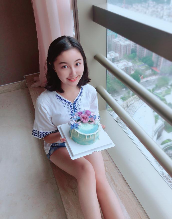 “妈妈再也不用担心我的学习了”点读机小女孩已长大