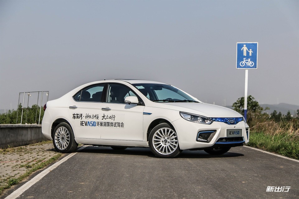 这两款 400 公里怎么选 北汽新能源 EU5 对比江淮 iEVA50