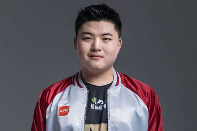 RNG公布2018MSI参赛阵容及出征照，首战遇强敌FNC|战袍|参赛|阵容_新浪新闻