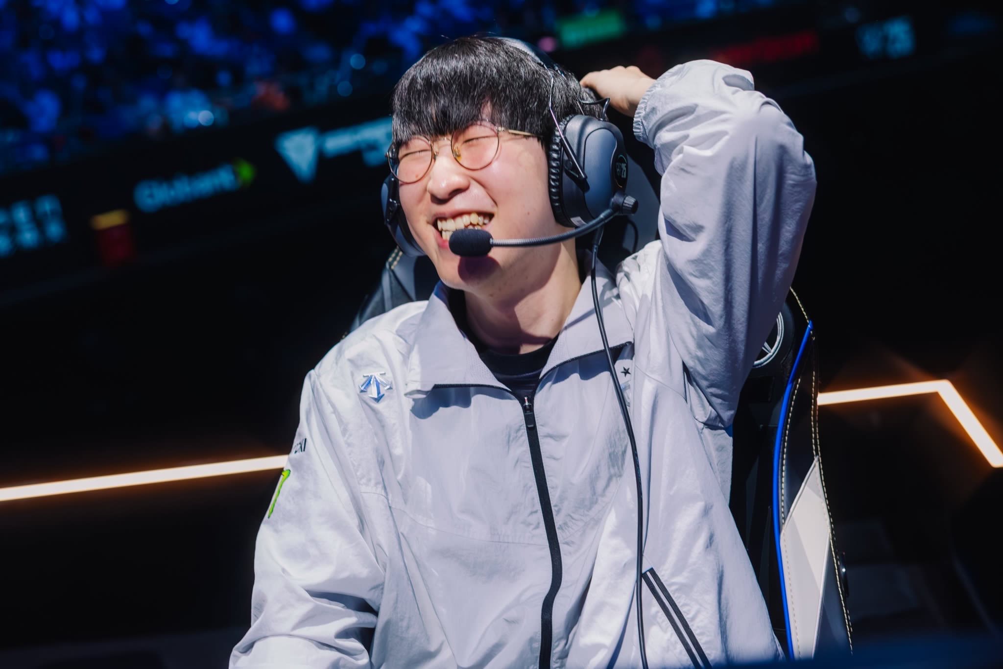 GEN晋级S15四强战胜HLE|晋级|第一线|大学生_新浪新闻