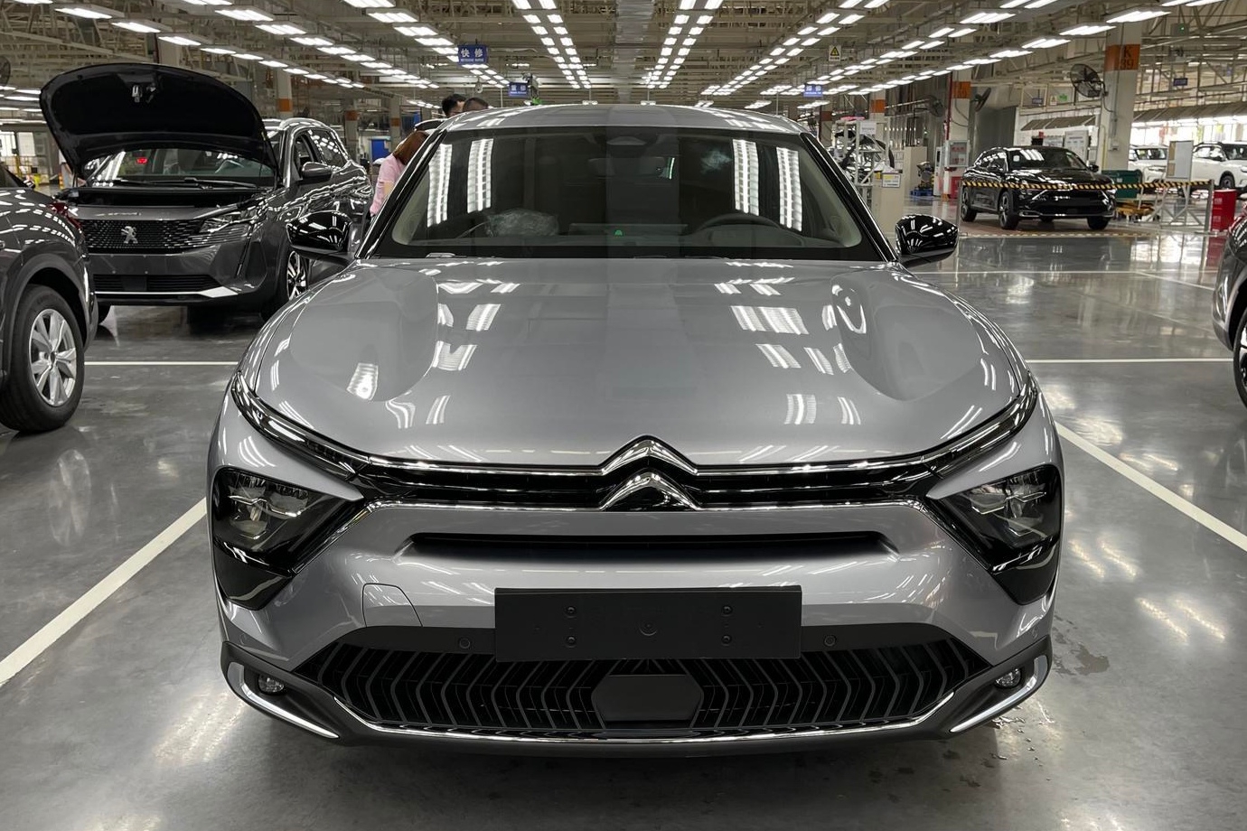 工厂实拍凡尔赛C5X，雪铁龙的“力作”，1.6T+飘逸造型，帅气-新浪汽车