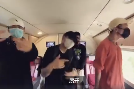 PGone在豪车里录MV，舞蹈动作超酷炫，网友关注点却是车内装饰|豪车|超酷|车内_新浪新闻