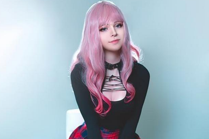 女装大佬Sneaky最新Cos照出炉，C9回应：哥们，你太性感了！|女装|哥们|大佬_新浪新闻