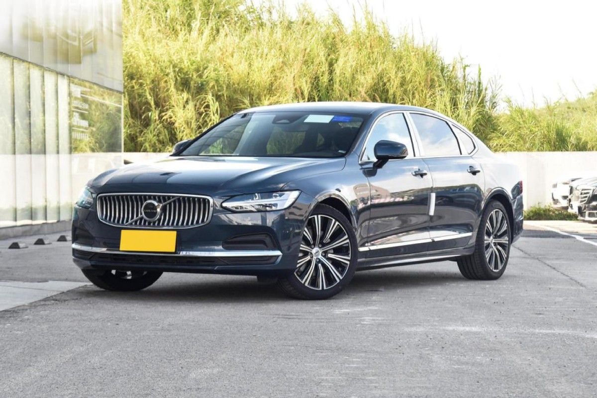 沃尔沃又降价了，定位C级车，配250马力+8AT，带你看沃尔沃S90-新浪汽车