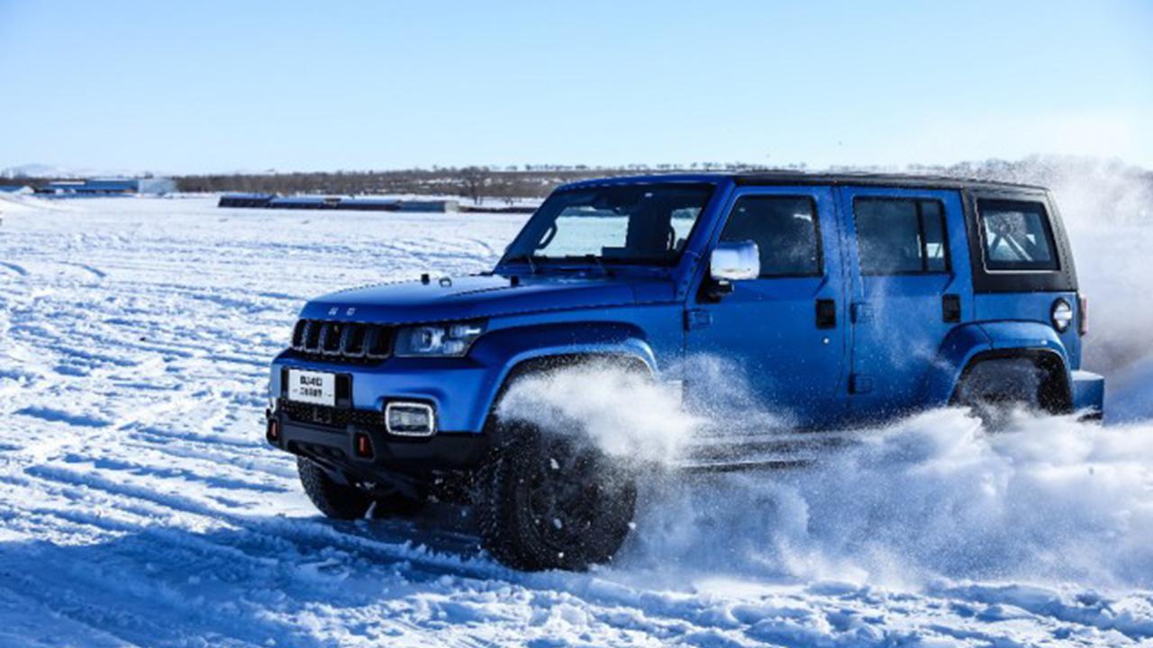 新车快讯｜BJ40刀锋英雄版预售17.3万起，配分时四驱+“三把锁”|新车计划|汽车视频|北京_新浪新闻