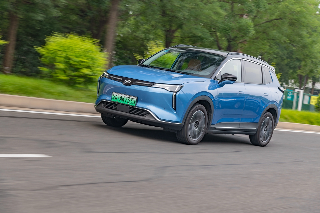 试驾威马W6，搭载L4级自主泊车技术，50米寻迹倒车成了弟弟-新浪汽车